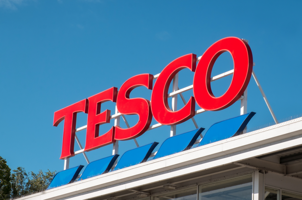 Tesco fights to keep UK shoppers from discount grocery rivals amid cost ...